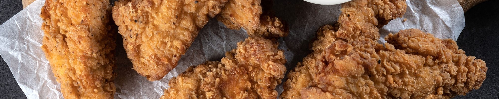 Frango Ad'oro Empanado e Saudável: Acompanhado de Maionese de Abacate